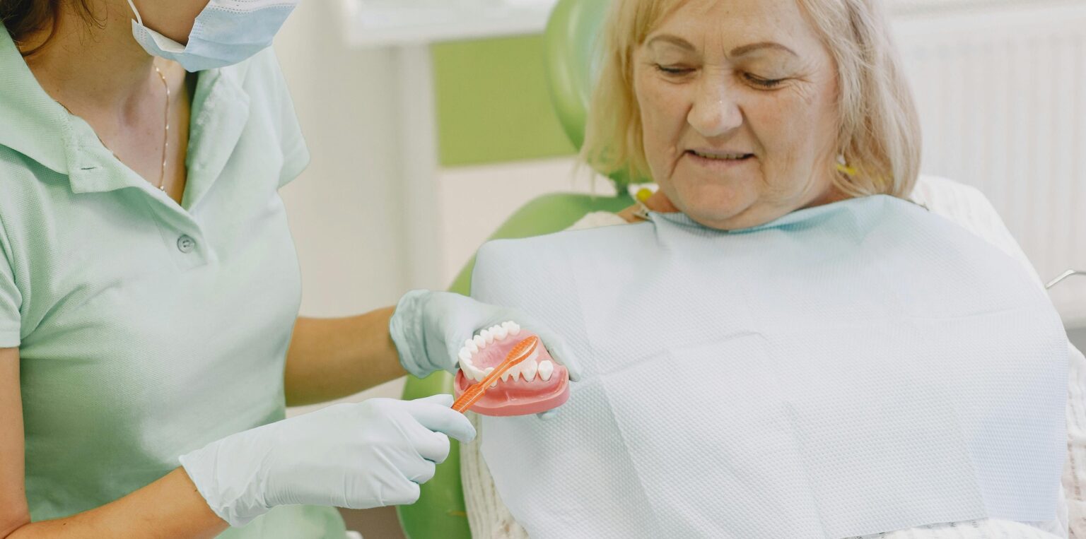 Fakta Menarik Spesialis Prostodonsia dan Peranannya dalam Perawatan ...